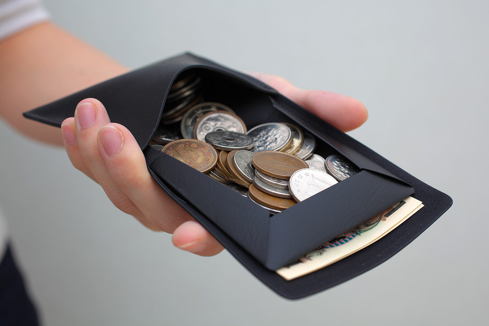 MYNUS FLIP UP WALLET – &design